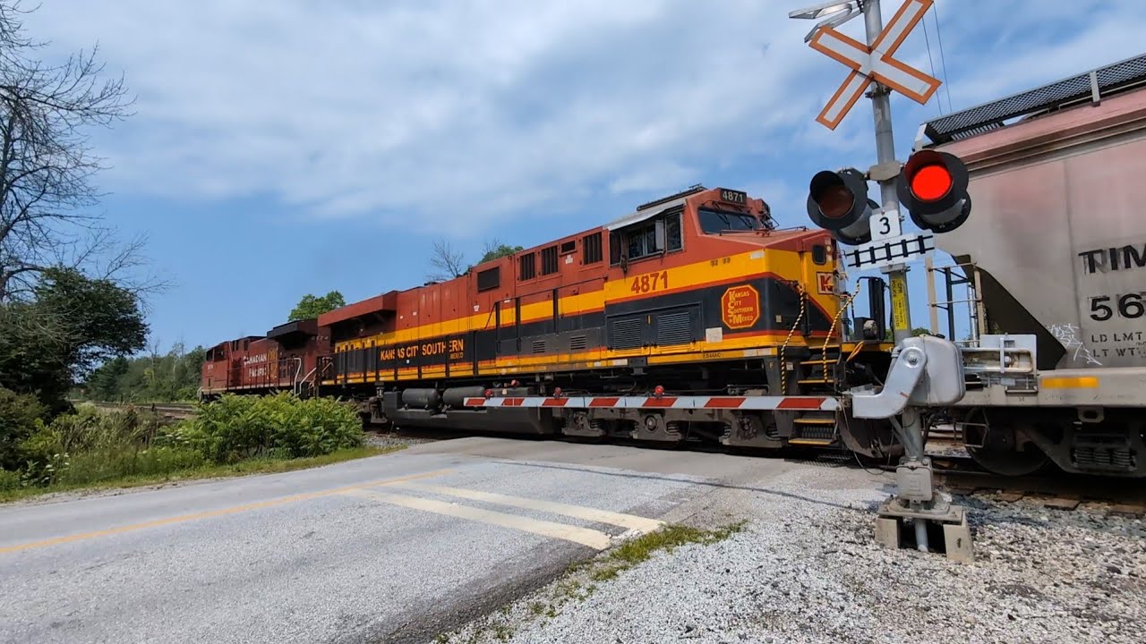 CPKC 239 | CP 8174 leads KCSM 4871 through Guelph Jct West - YouTube