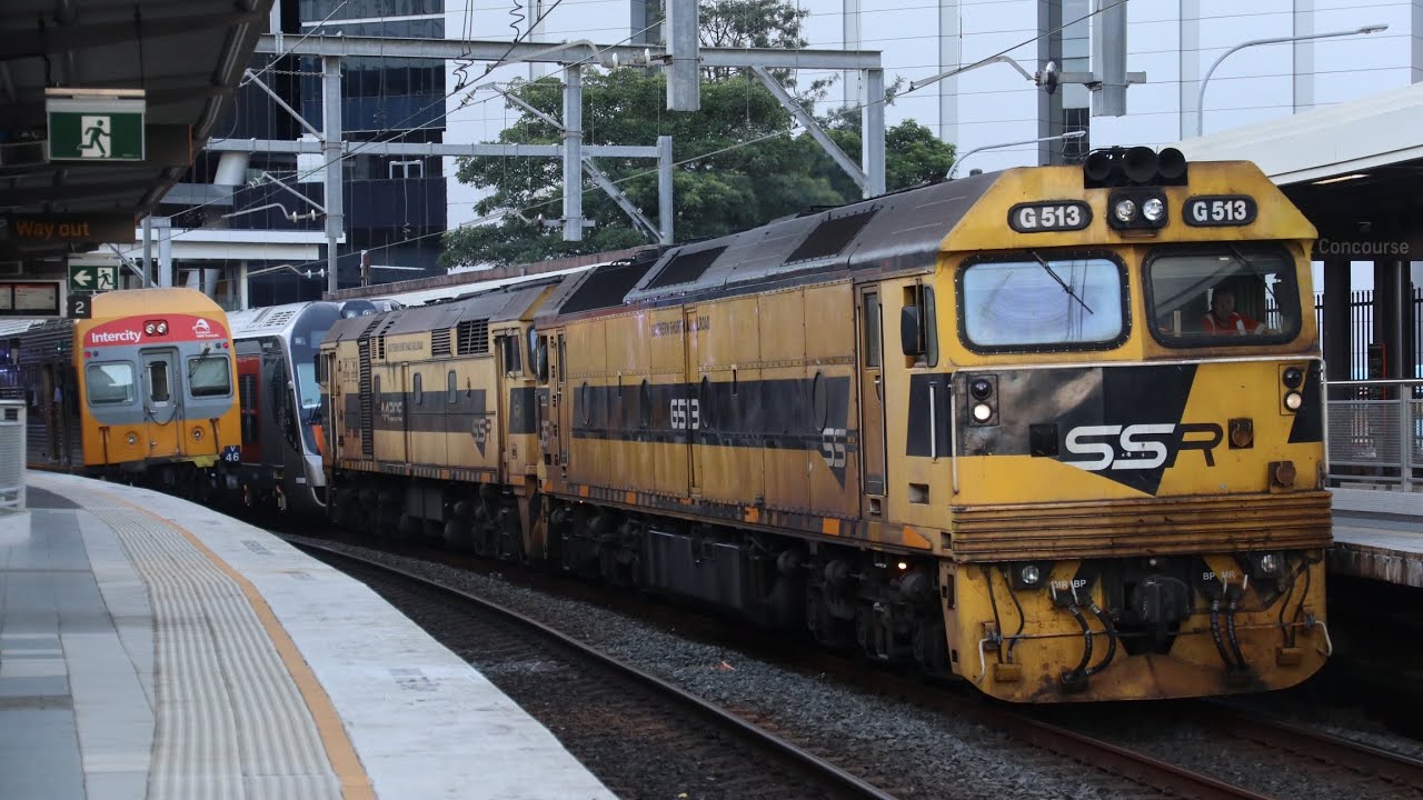 SSR G & 442 Class with NIF D Sets passing Parramatta - BMT Blue ...