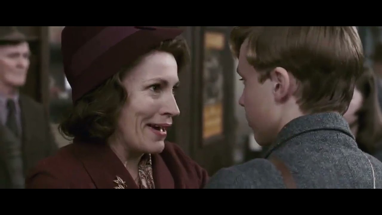 [NARNIA CLIP] La estación de Tren | #Narnia - YouTube