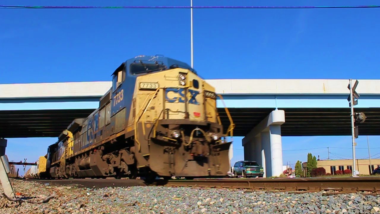 A pair of CSX C40-8W's lead a huge SB Manifest (CSX Q321) through ...