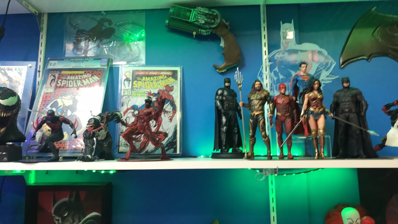 Live Comic book and toy talk - YouTube