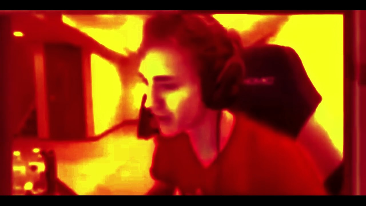 Ninja raging at a kid in H1Z1 but everytime Ninja rages its earrape ...