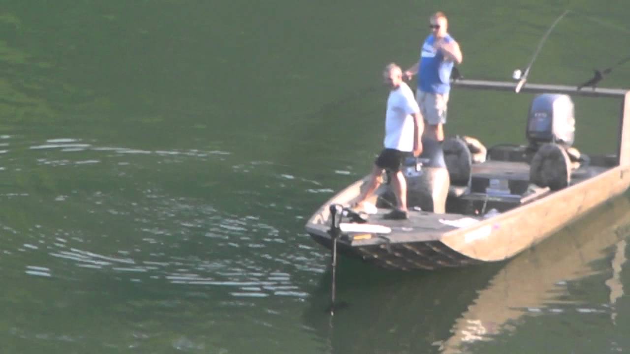 Bass Fishing on Lake Cumberland - YouTube
