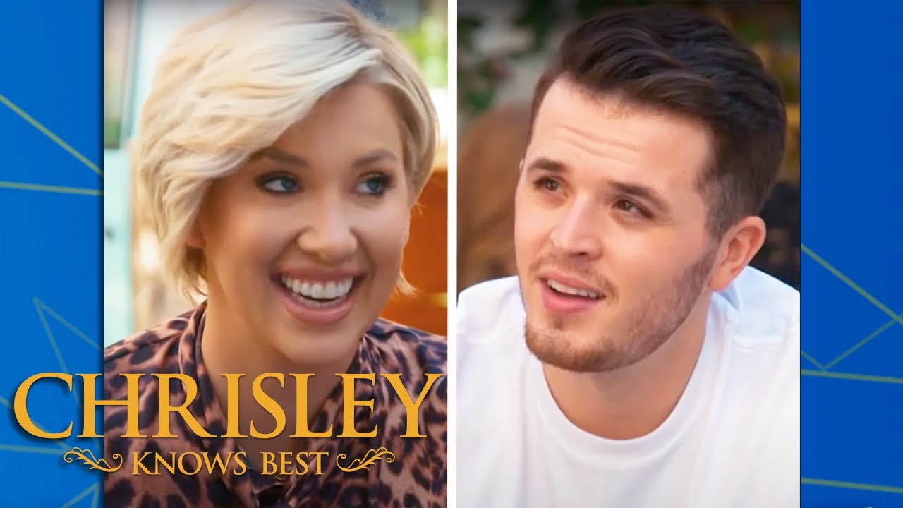 Savannah Helps Elliott With His Dating Profile | Growing Up Chrisley ...