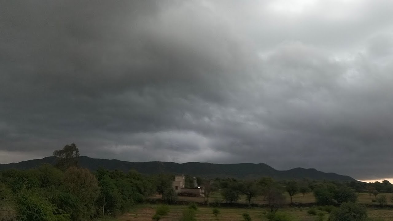 😯 kine log mr gye barish se #viralvideos #trending - YouTube