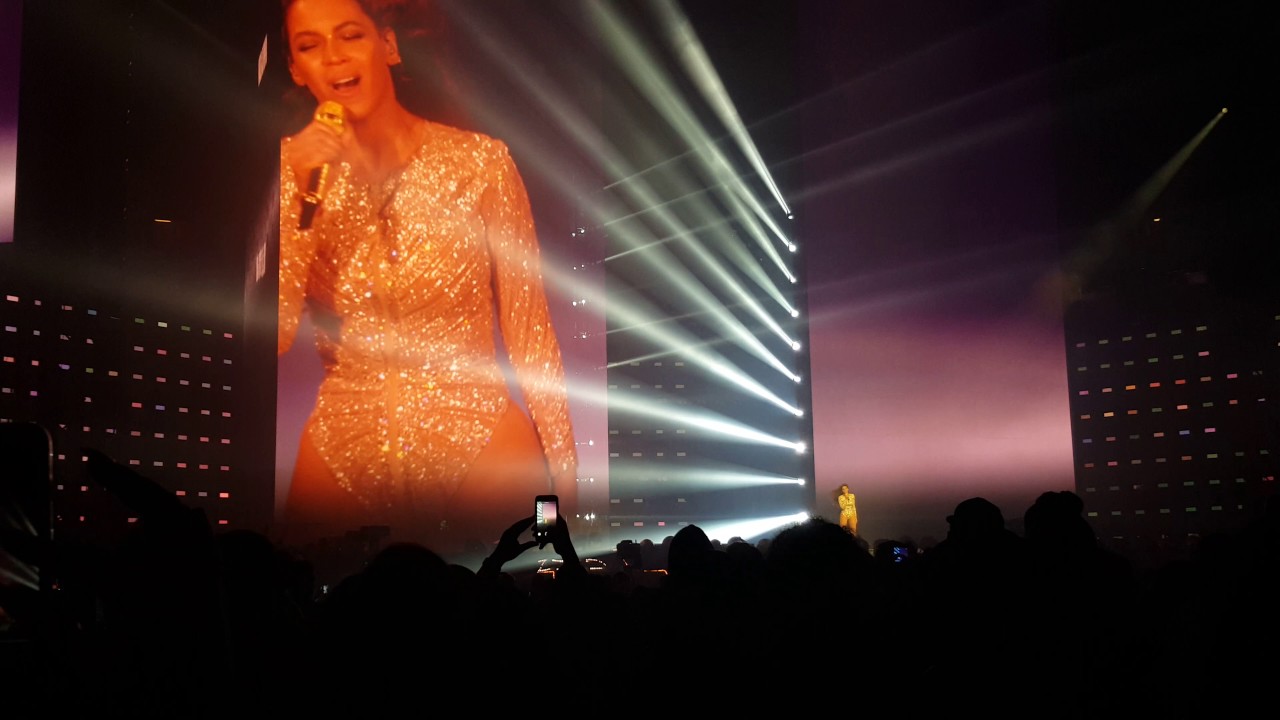 Beyonce Performing Halo - YouTube