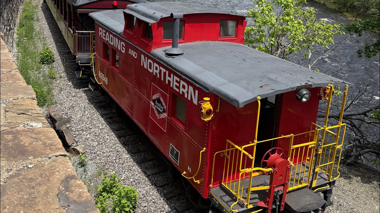 Lehigh Gorge Scenic Railway Train in Jim Thorpe, PA Best Views and Full ...