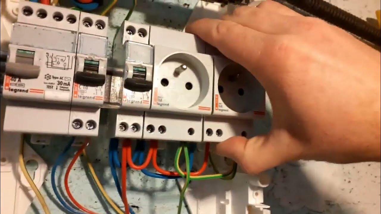 Ajouter un disjoncteur au tableau électrique - YouTube
