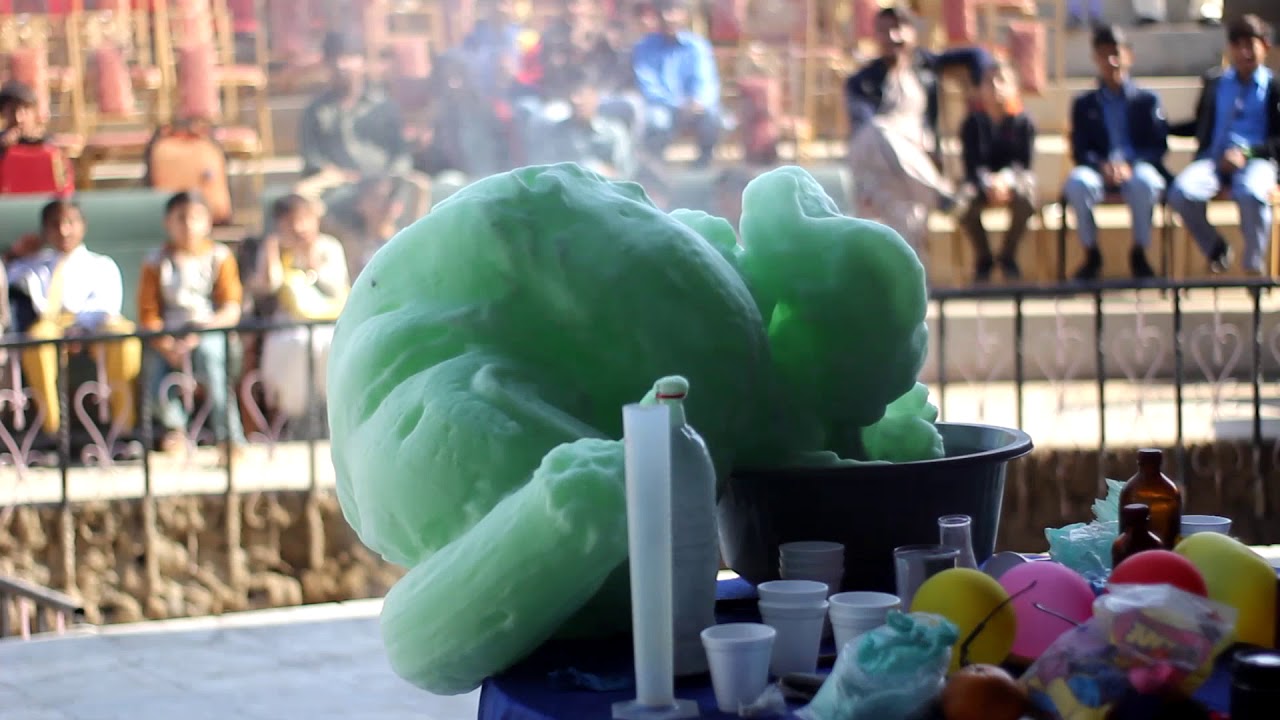 Elephant toothpaste Big reaction at #larkanasciencefestival - YouTube