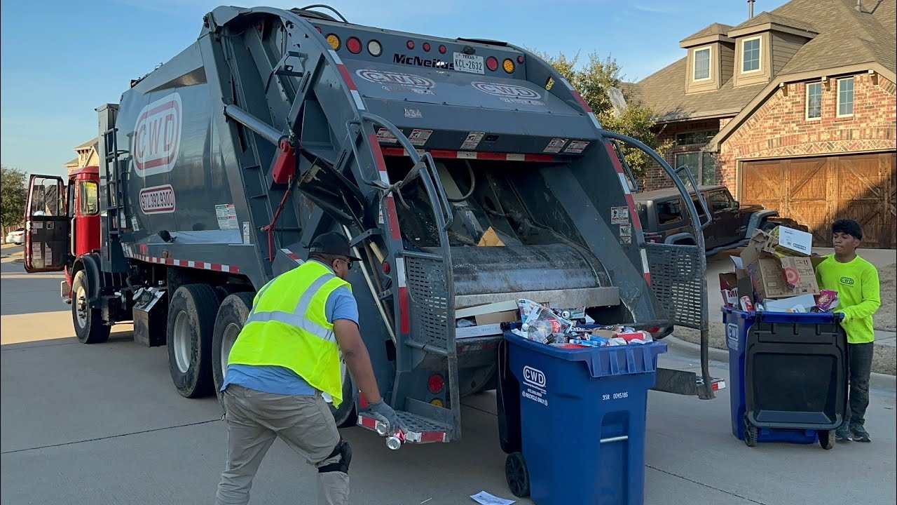 Fast CWD Autocar ACX Tag Axle McNeilus Rear Loader Garbage Truck ...
