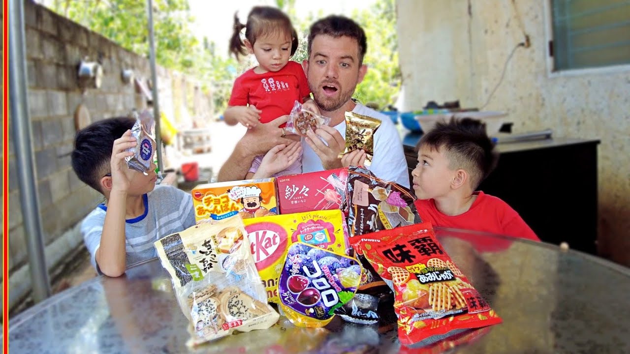 Kids Try Japanese Snacks From Tokyo - YouTube