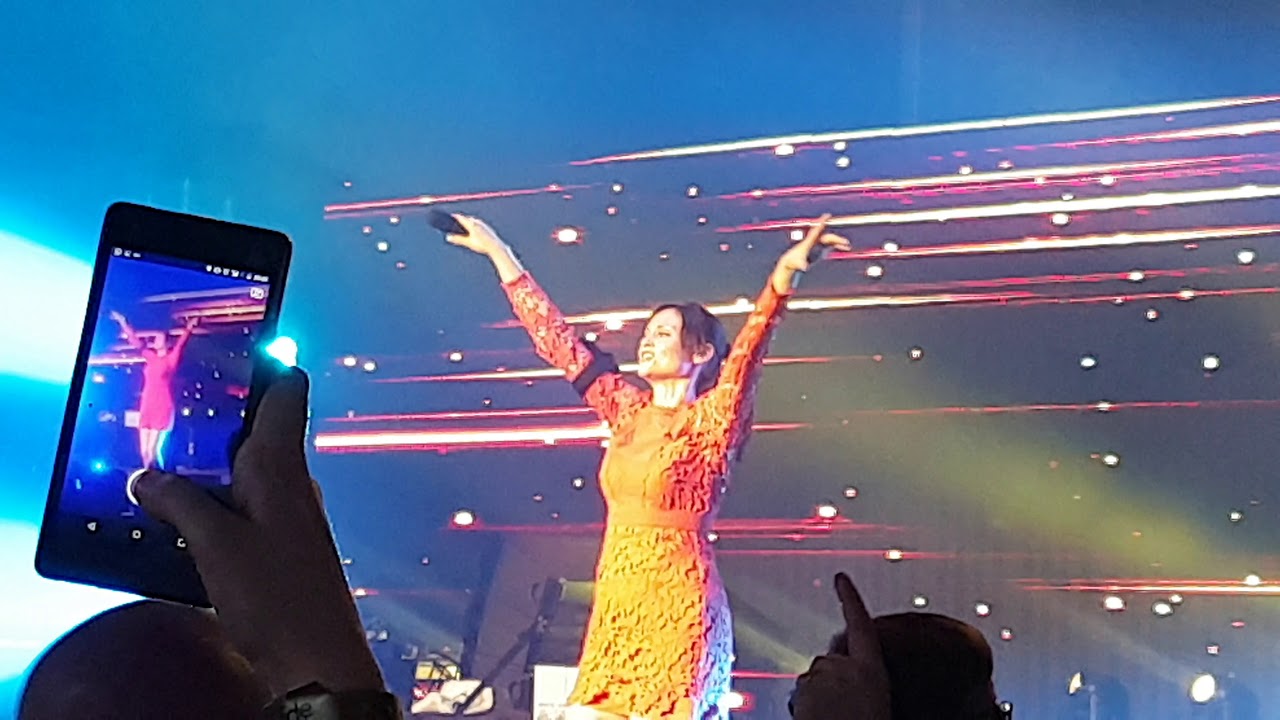 Sophie Ellis Bextor Groovejet Sing It Back Mix @ Birmingham Pride 2017 ...