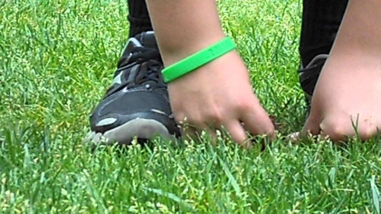 How to set a foot hold trap - YouTube