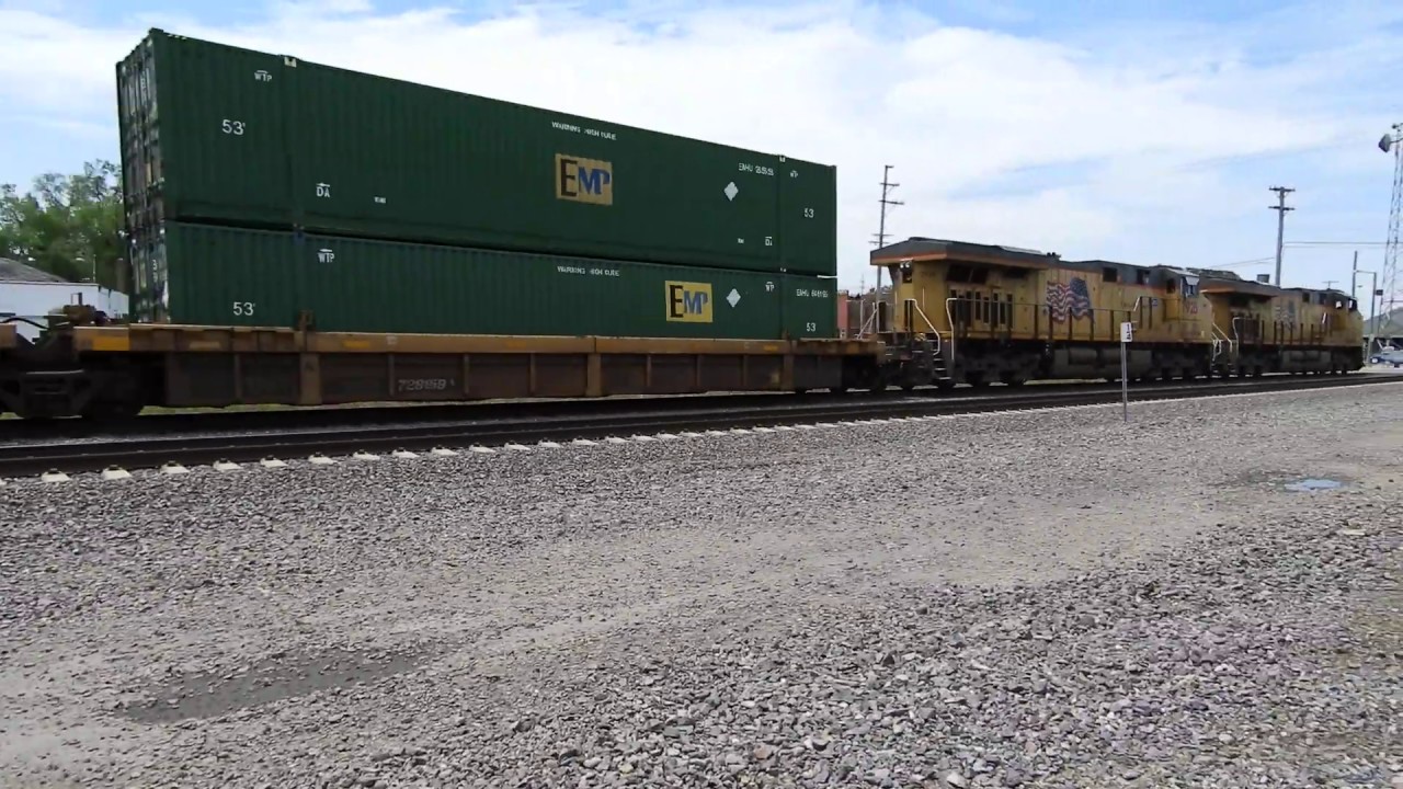 UP 8061 and UP 7928 lead a Z train west through Dekalb IL - YouTube
