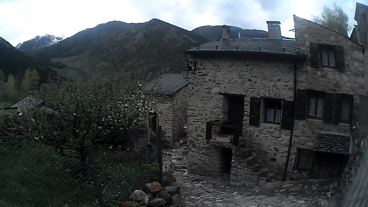 Le village de Mantet - YouTube