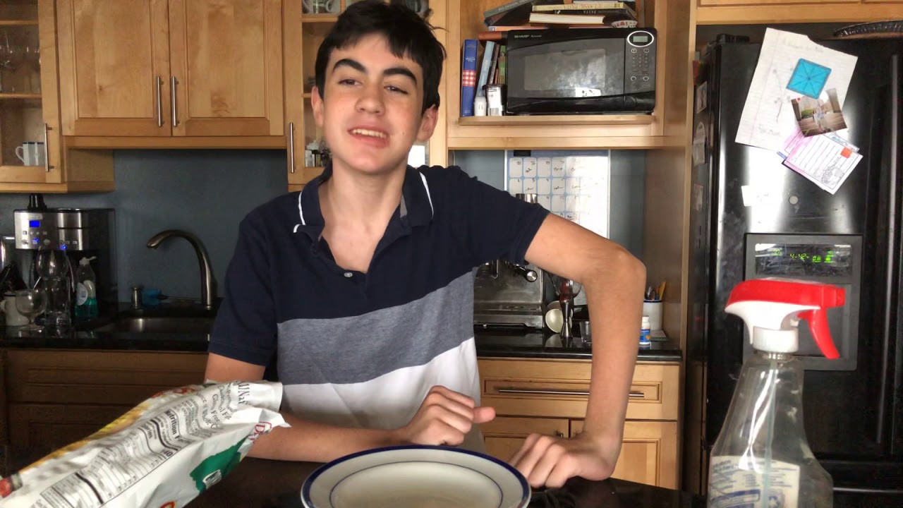 Eating captain crunch for the first time - YouTube