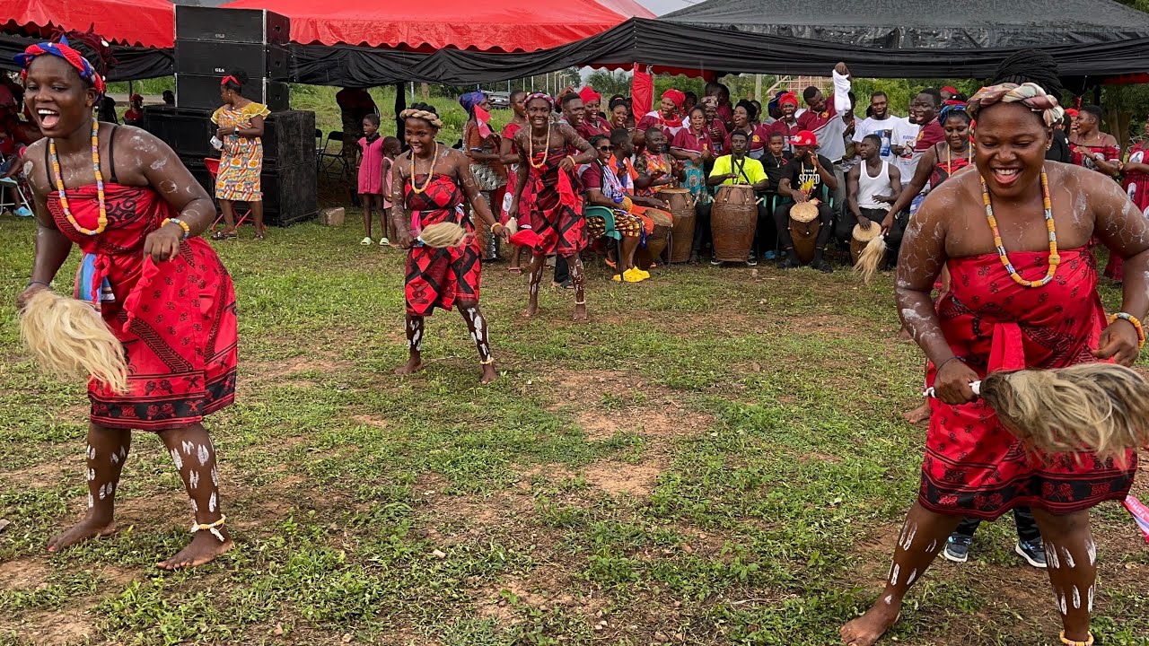 Epic Borborbor Dance🔥🤩 |Mi Borbor Dedzi, Alime Wo Le! 🥳🎺 - YouTube