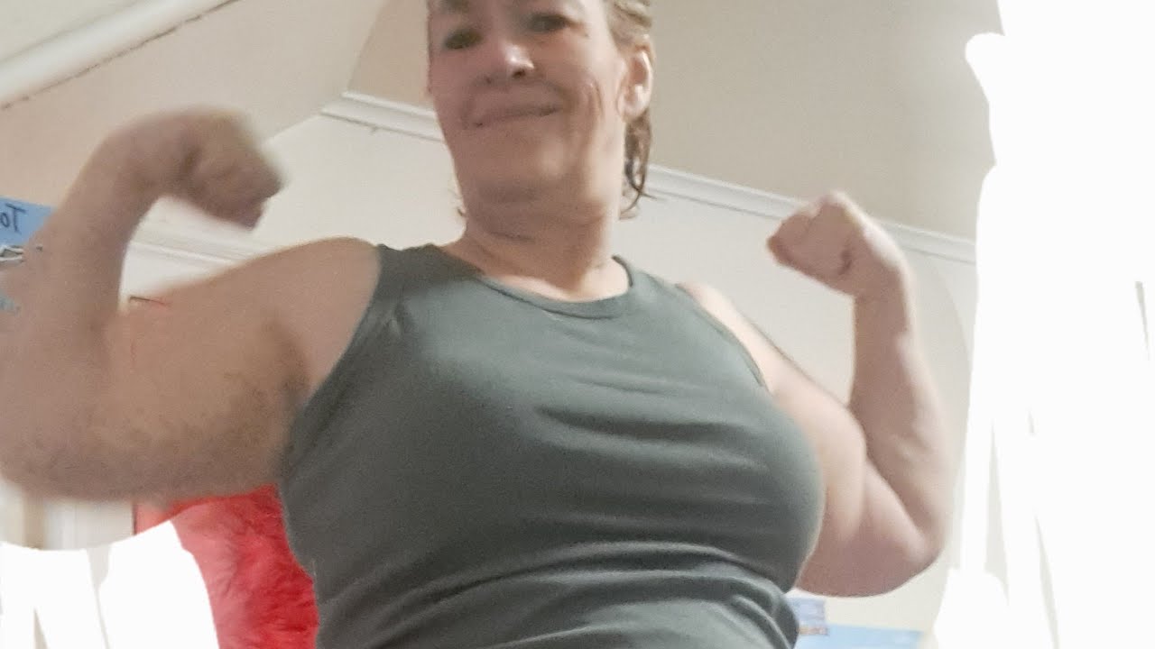 Lori Ramirez is Exercising with her fur crew/Haciendo ejercicio con su equipo de pieles - YouTube