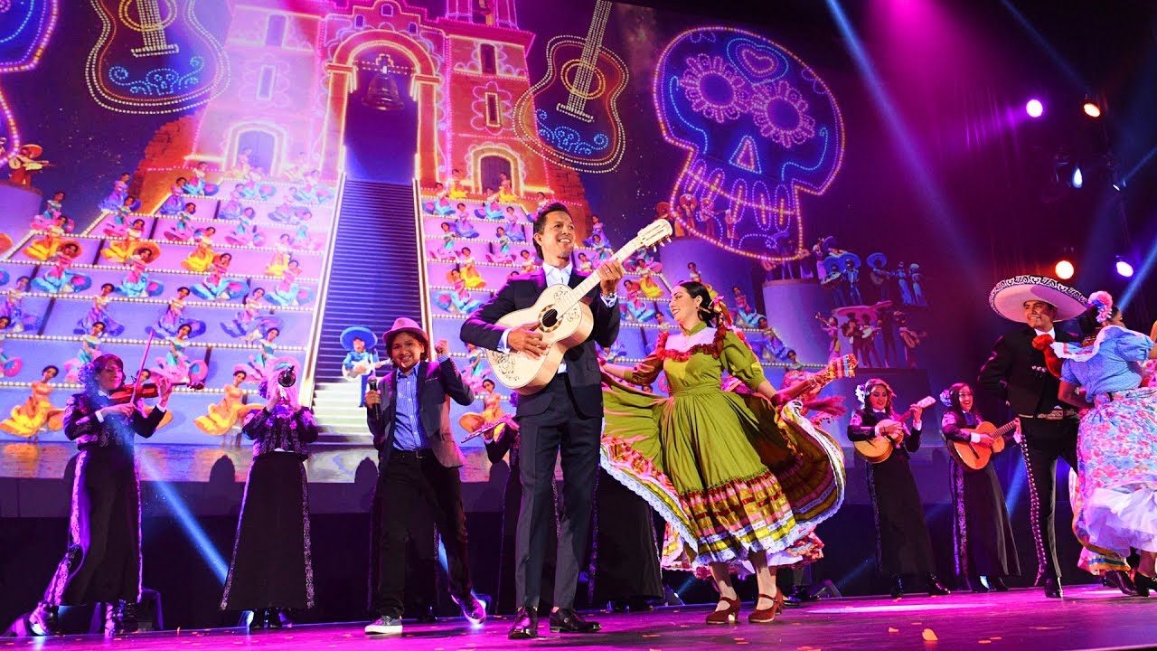 "Coco" live musical performance and stars at D23 Expo 2017 - YouTube