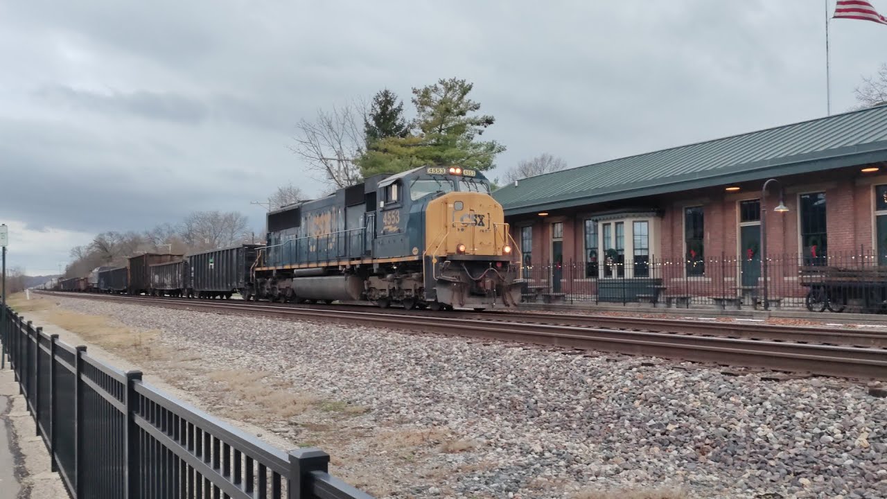 CSX 4553 struggling with a long train solo in Glendale Ohio - YouTube