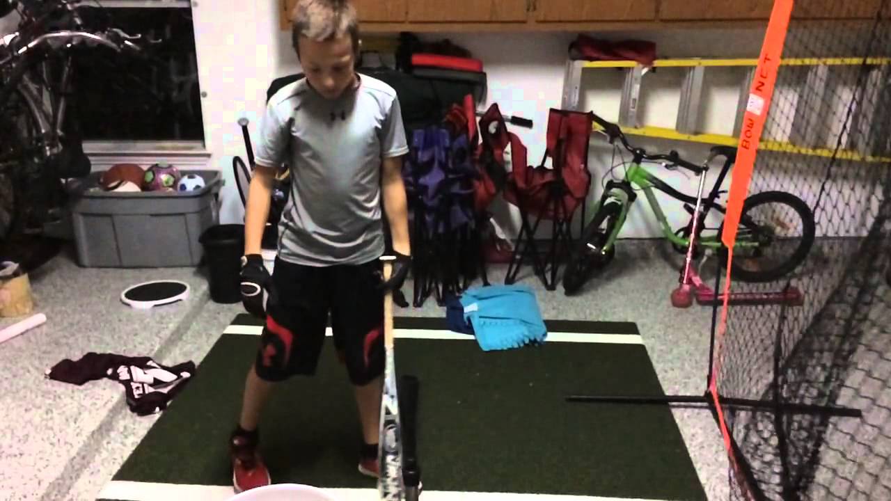 10 year old hitting off a baseball tee - YouTube