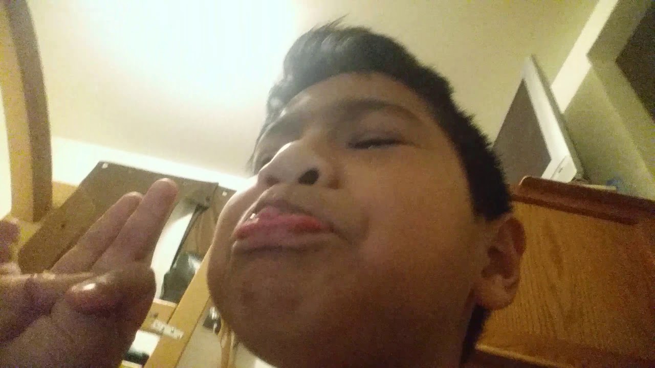 Daniel plays - YouTube