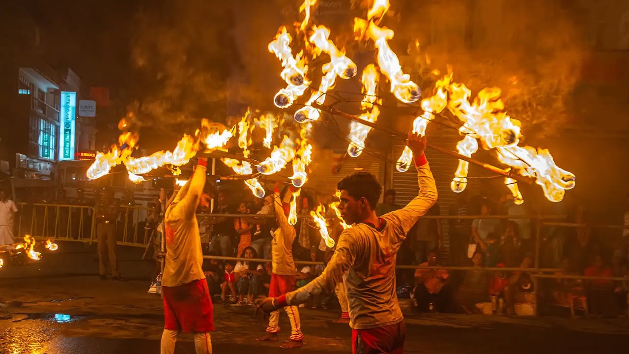 Flash of the Walpola Fireball Performers - ශ්‍රී ලංකාවේ අංක 01 ගිනිබෝල ...