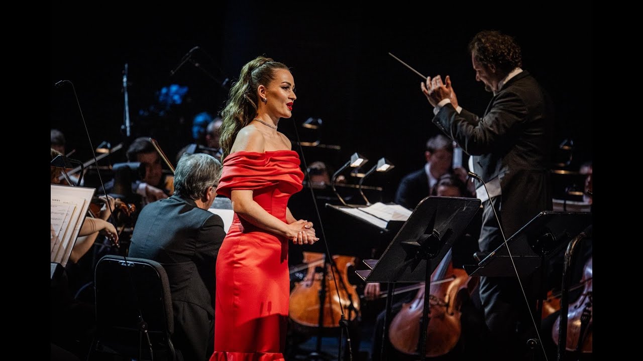 Tatiana Hajzušová - C. Frank - Panis Angelicus "Christmas in Bratislava ...