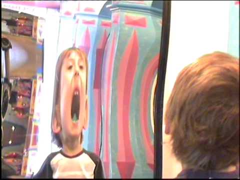 Crazy Mirrors - head distortion. - YouTube