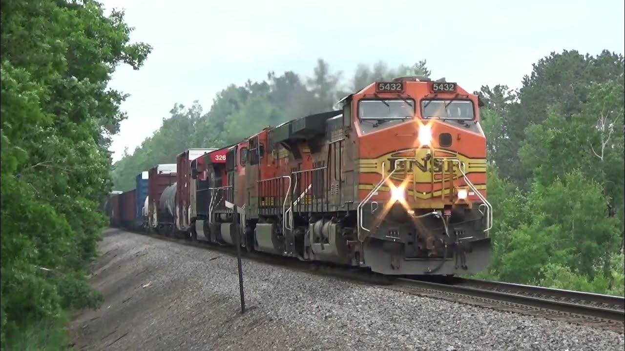 BNSF 5432 north with a nice RS3L! - YouTube