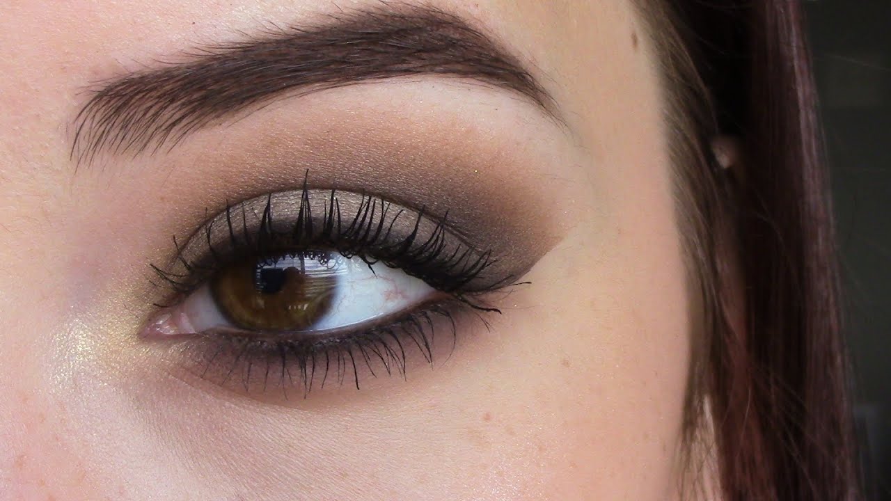 HOW TO: Smoke Out Your Lashline - YouTube