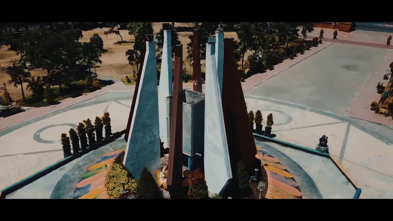 Cinematic video galau~ Alun-alun Mojokerto - YouTube