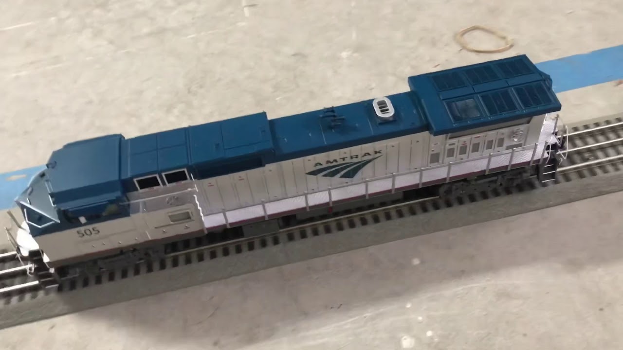 MTH Premier Amtrak Dash 8 Review and Unboxing//Amtrak in O Scale - YouTube