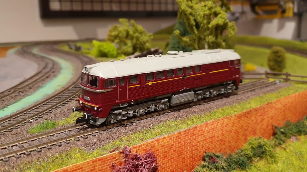 V200 Roco TT - YouTube