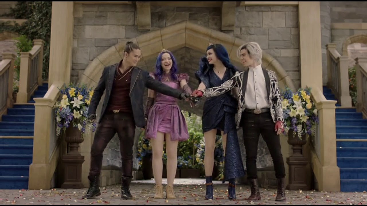 Descendientes 3 | Escena final (GRACIAS CHICOS) - YouTube