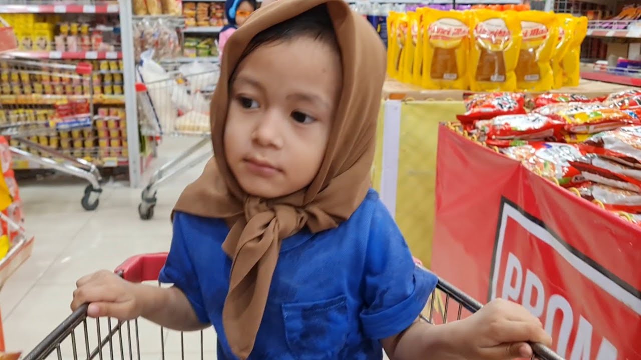 Soraya beli permen warna-warni || astor || chitato || popok - YouTube