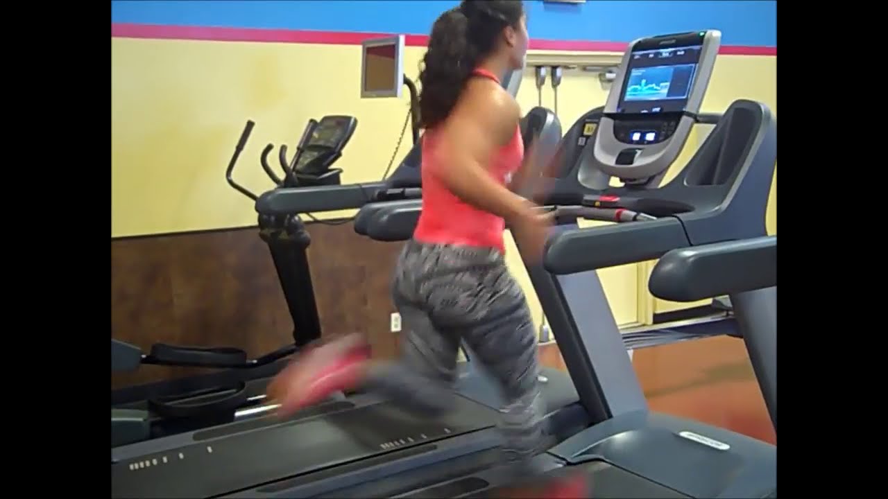 15 MPH TREADMILL SPRINT Biceps Female Muscle Bodybuilder - YouTube