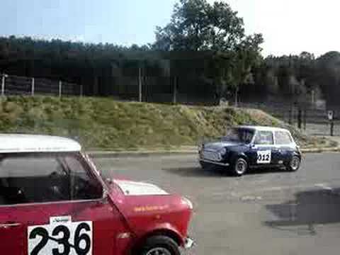 Very fast Mini Cooper Classic - YouTube