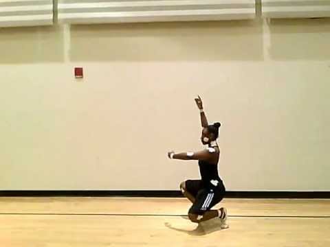 Plie' in fourth position (good) - YouTube