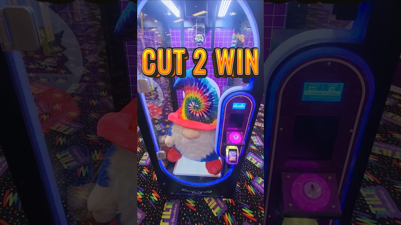 Winning a massive Gnome on cut 2 win string cutter arcade game! # ...