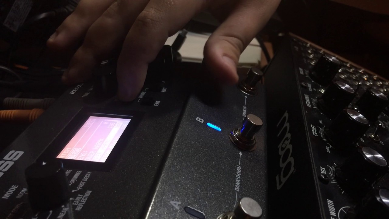 Boss RV-500 + Synth (Moog Mother-32) - YouTube