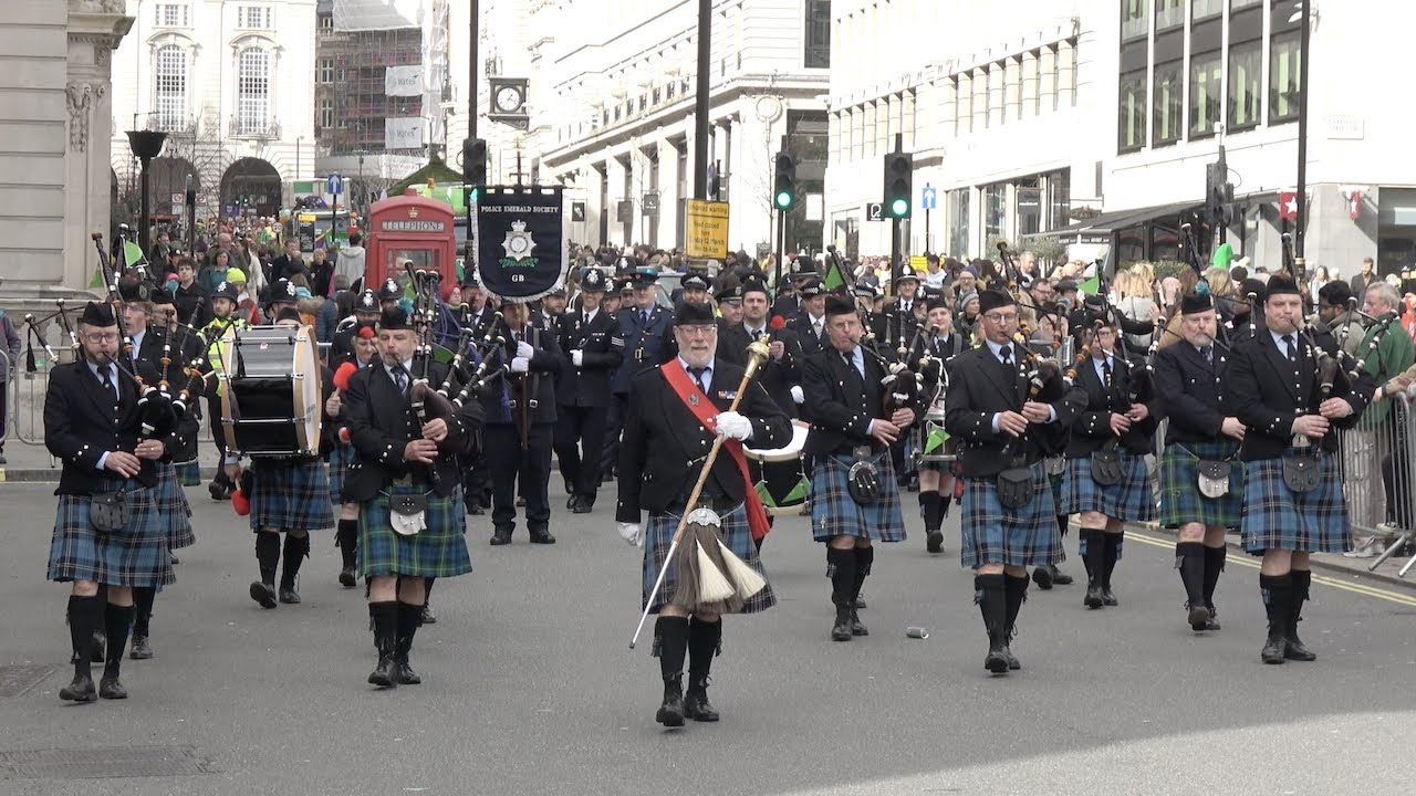 Flanders Memorial Pipe Band. - YouTube