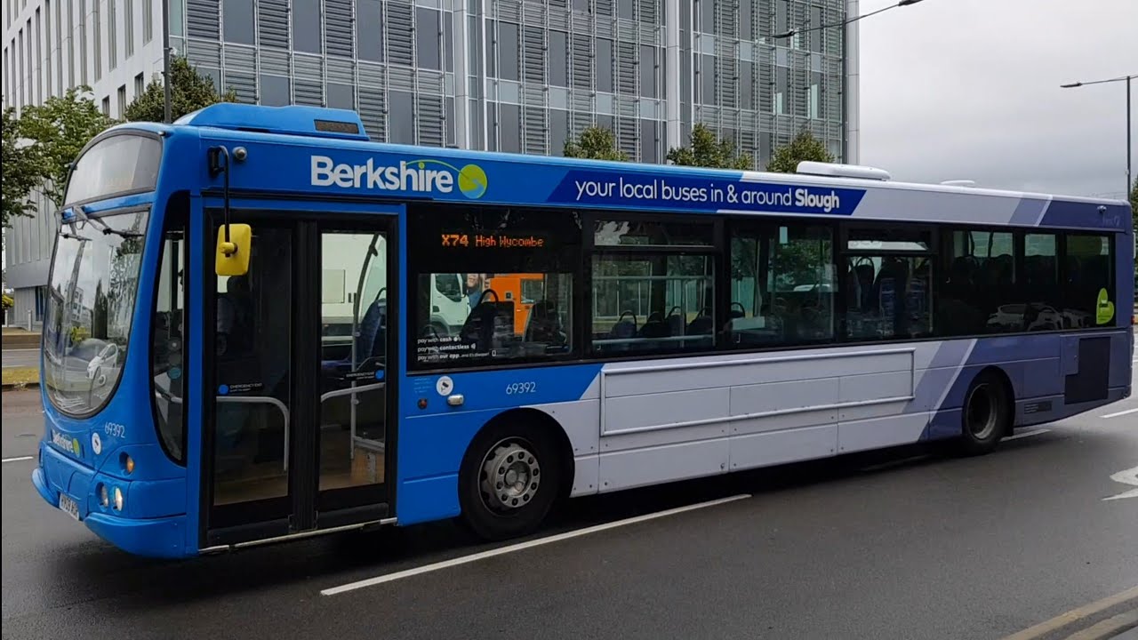 Bus Spotting in Slough First Berkshire Wright Eclipse 69392 (HY09 AOR ...