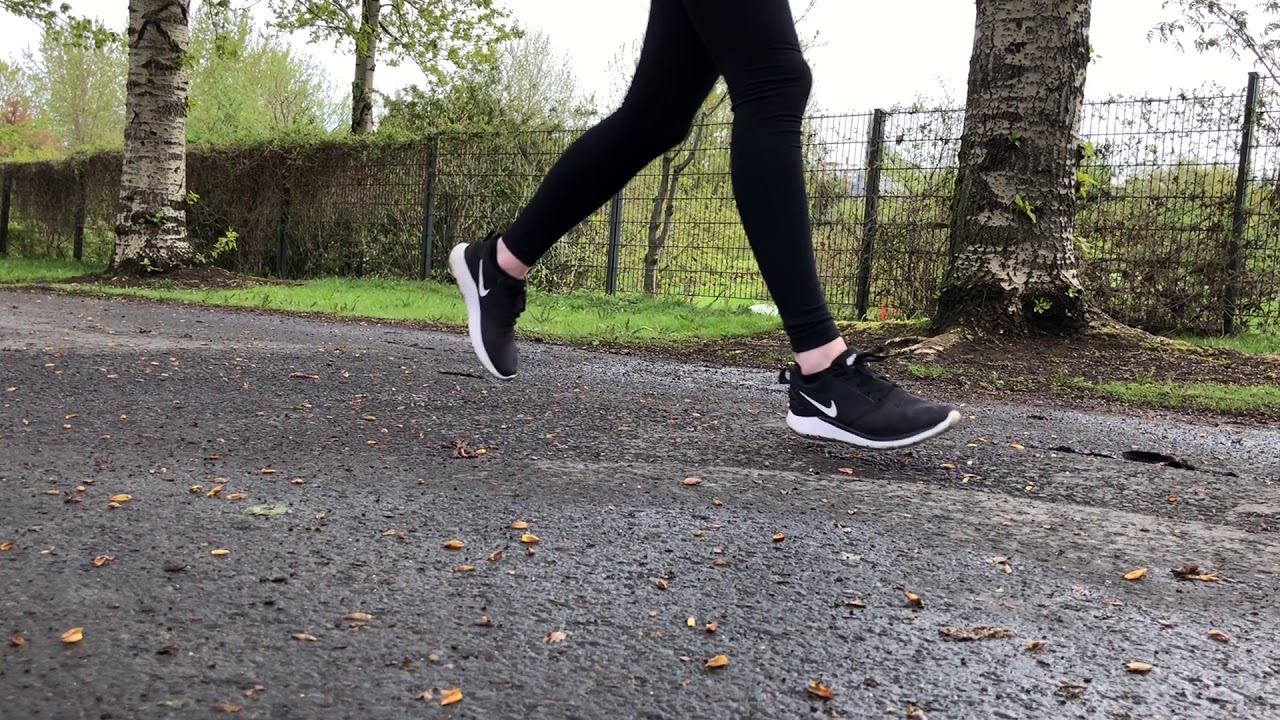 Jogging stride (jogging posture) // Skokklag (líkamsbeiting í skokki ...