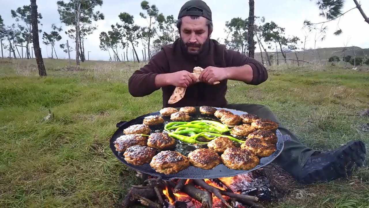 The Taste of Meatballs Made in a Cast Iron Pan Is Truly Insatiable ...