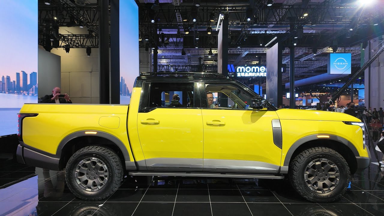 New Nissan Frontier Pro PHEV exterior and interior space video (4K ...