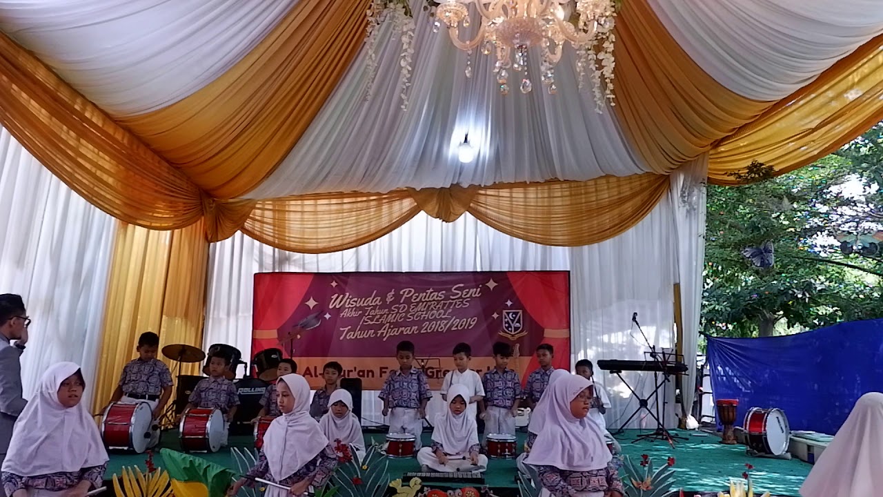 Wisuda dan Pentas Seni SD Emirattes Islamic School (Drum Band Grade 3 ...