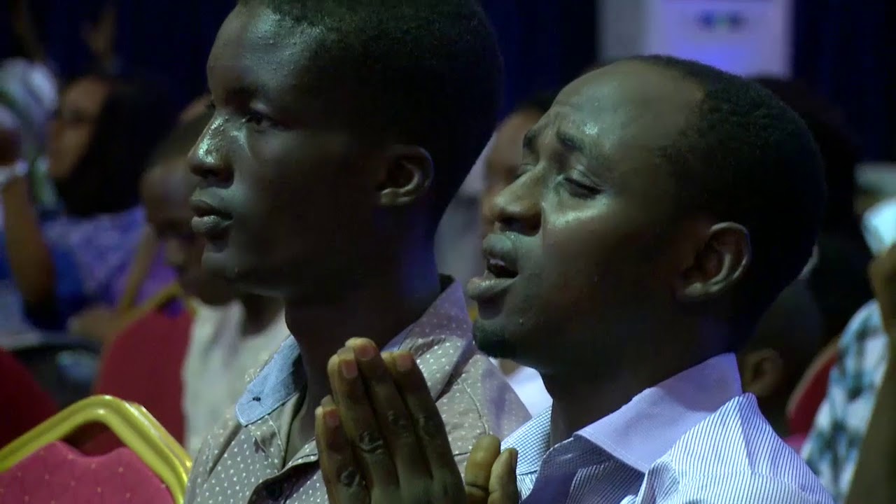 Yemi Babatunde Sax ministering @ AGAPE CHRISTIAN MINISTRY, AKURE - YouTube