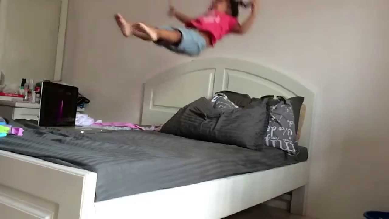 Viral Video UK: Super Slomo of kid jumping onto bed! - YouTube