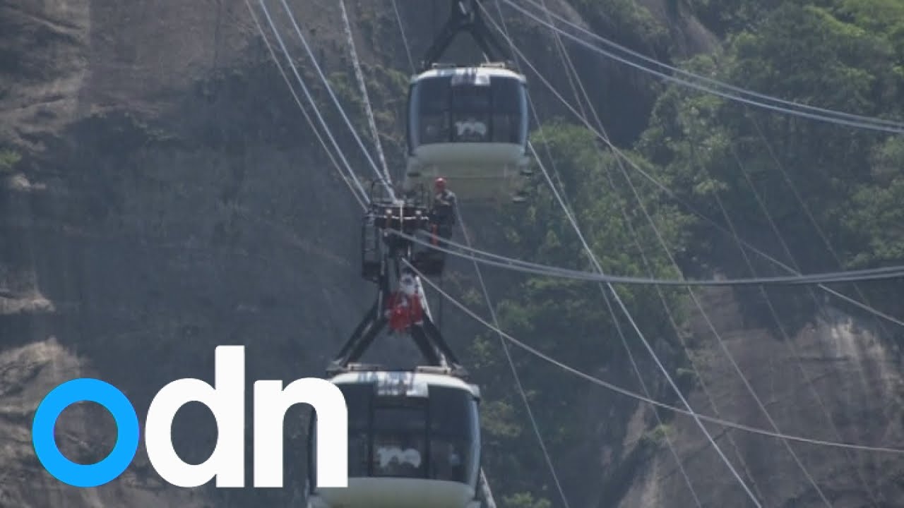 Extreme Santa zip-lines down Rio's Sugarloaf Mountain - YouTube